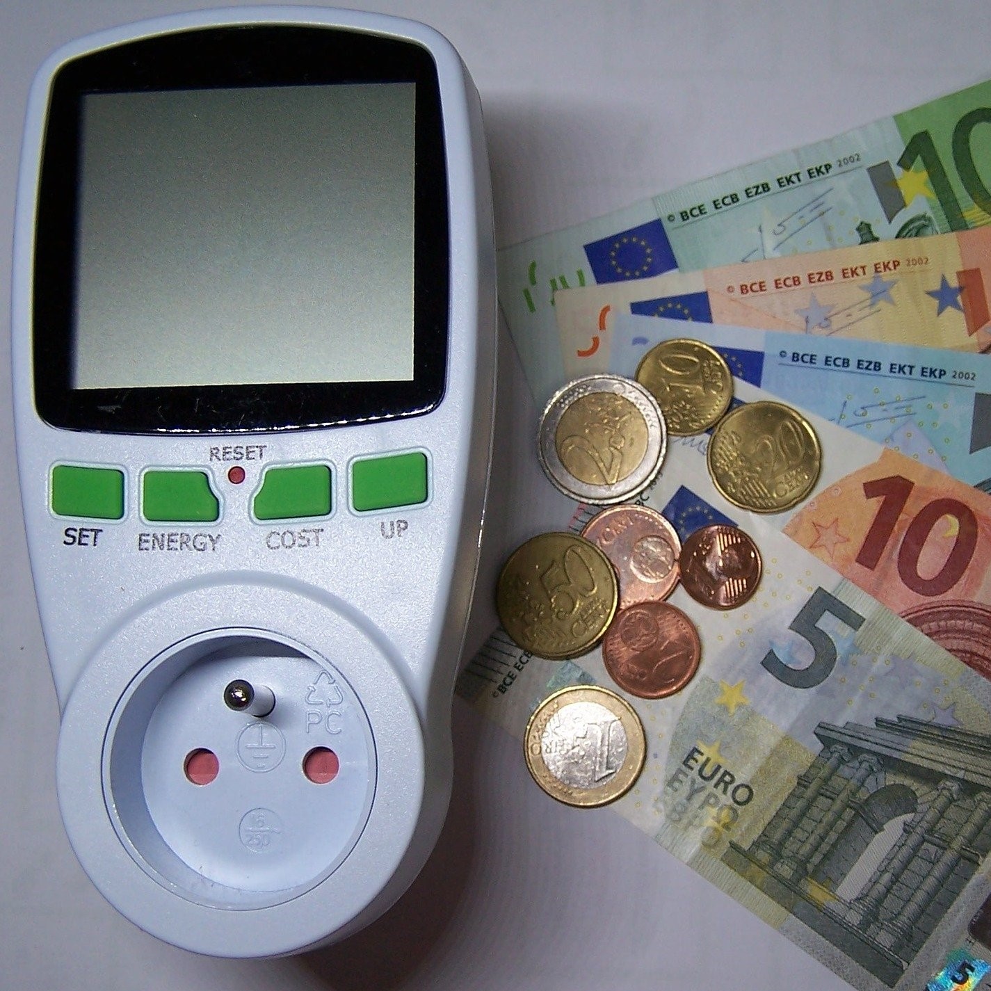 CONSEILS POUR FAIRE DES ÉCONOMIES SUR SA FACTURE D’ÉLECTRICITÉ | Coopere34